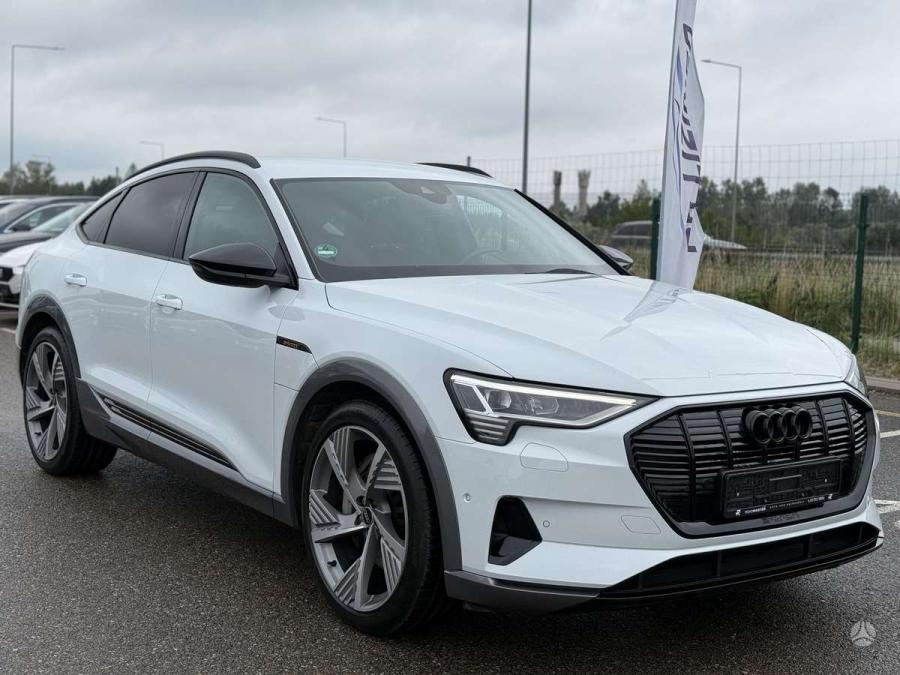 Balts Audi E-Tron 2023 Viļņa, ar dzinēja tilpumu 0.00 L un nobraukumu 48 tūkst. km par 39500 €, foto 1 vietnē AUTOMOTO.COM.LV