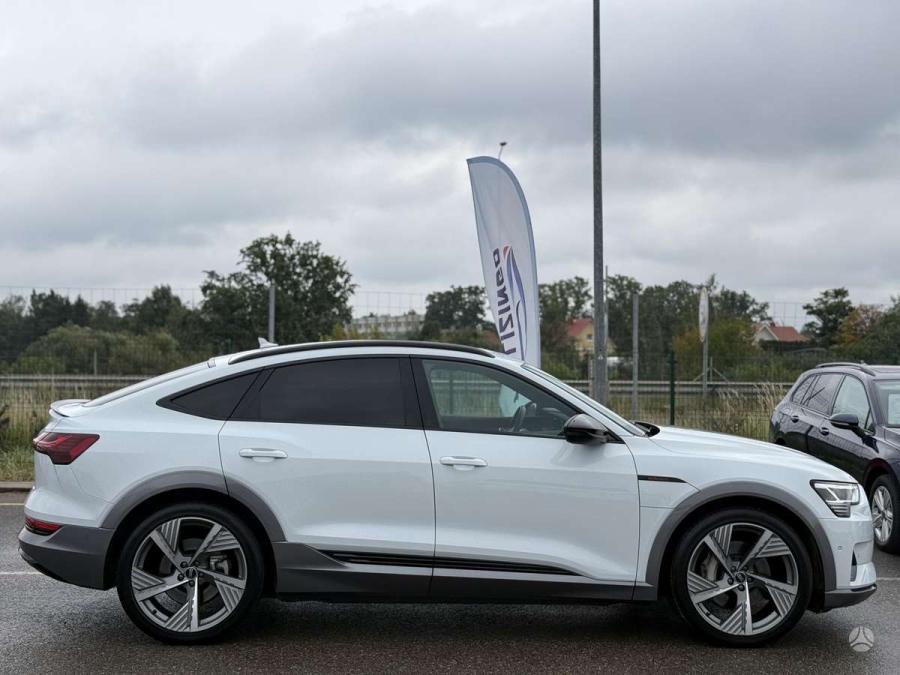 Balts Audi E-Tron 2023 Viļņa, ar dzinēja tilpumu 0.00 L un nobraukumu 48 tūkst. km par 39500 €, foto 4 vietnē AUTOMOTO.COM.LV