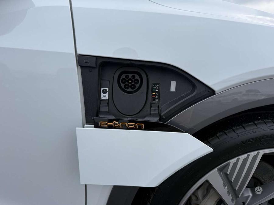 Balts Audi E-Tron 2023 Viļņa, ar dzinēja tilpumu 0.00 L un nobraukumu 48 tūkst. km par 39500 €, foto 49 vietnē AUTOMOTO.COM.LV