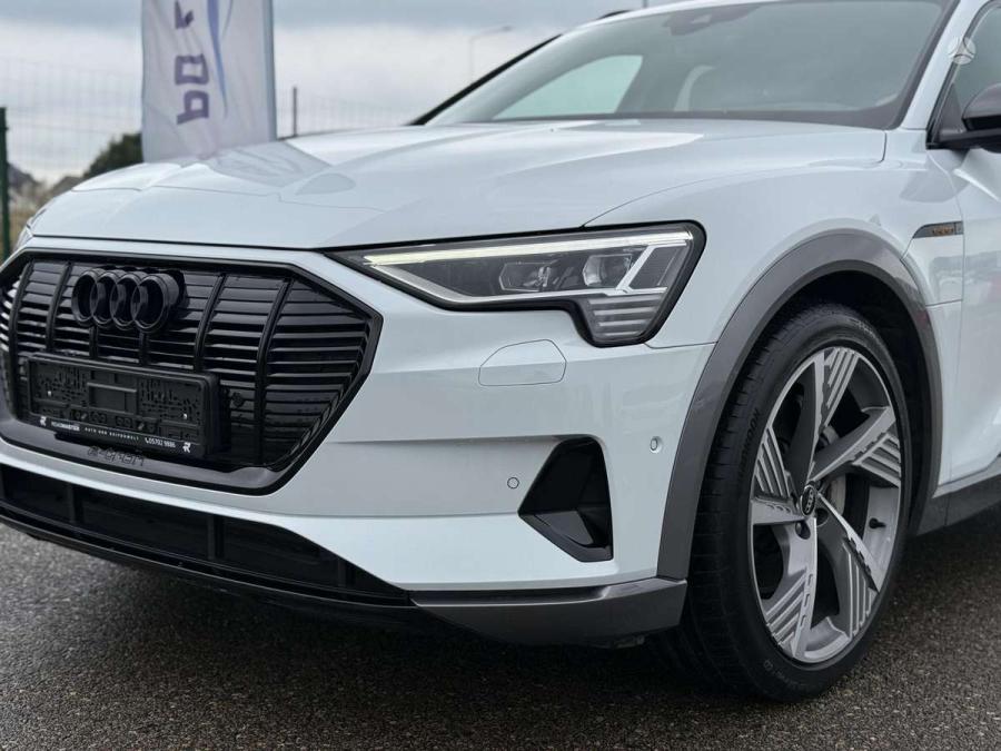 Balts Audi E-Tron 2023 Viļņa, ar dzinēja tilpumu 0.00 L un nobraukumu 48 tūkst. km par 39500 €, foto 67 vietnē AUTOMOTO.COM.LV