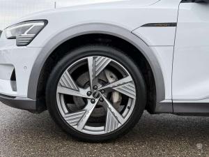 Balts Audi E-Tron 2023 Viļņa, ar dzinēja tilpumu 0.00 L un nobraukumu 48 tūkst. km par 39500 €, foto 75 vietnē AUTOMOTO.COM.LV