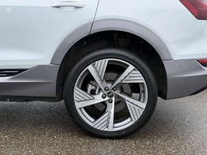Balts Audi E-Tron 2023 Viļņa, ar dzinēja tilpumu 0.00 L un nobraukumu 48 tūkst. km par 39500 €, foto 77 vietnē AUTOMOTO.COM.LV