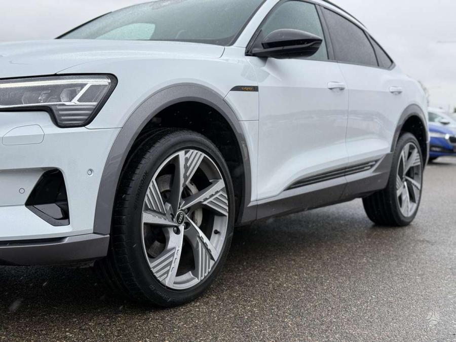 Balts Audi E-Tron 2023 Viļņa, ar dzinēja tilpumu 0.00 L un nobraukumu 48 tūkst. km par 39500 €, foto 81 vietnē AUTOMOTO.COM.LV