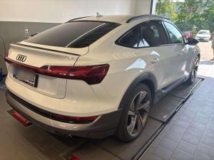 Balts Audi E-Tron 2023 Viļņa, ar dzinēja tilpumu 0.00 L un nobraukumu 48 tūkst. km par 39500 €, foto 95 vietnē AUTOMOTO.COM.LV
