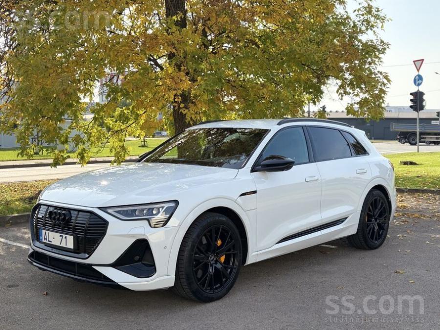 Balts Audi E-Tron 2023 Rīga, ar dzinēja tilpumu 0.00 L un nobraukumu 32 tūkst. km par 34900 €, foto 1 vietnē AUTOMOTO.COM.LV