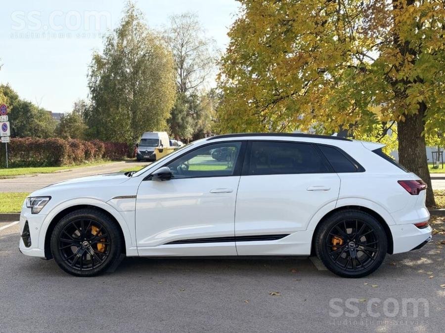 Balts Audi E-Tron 2023 Rīga, ar dzinēja tilpumu 0.00 L un nobraukumu 32 tūkst. km par 34900 €, foto 3 vietnē AUTOMOTO.COM.LV