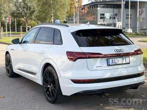 Balts Audi E-Tron 2023 Rīga, ar dzinēja tilpumu 0.00 L un nobraukumu 32 tūkst. km par 34900 €, foto 4 vietnē AUTOMOTO.COM.LV