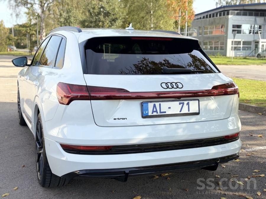 Balts Audi E-Tron 2023 Rīga, ar dzinēja tilpumu 0.00 L un nobraukumu 32 tūkst. km par 34900 €, foto 6 vietnē AUTOMOTO.COM.LV