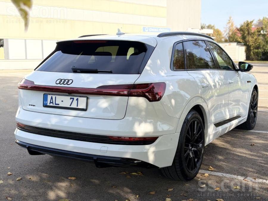 Balts Audi E-Tron 2023 Rīga, ar dzinēja tilpumu 0.00 L un nobraukumu 32 tūkst. km par 34900 €, foto 9 vietnē AUTOMOTO.COM.LV