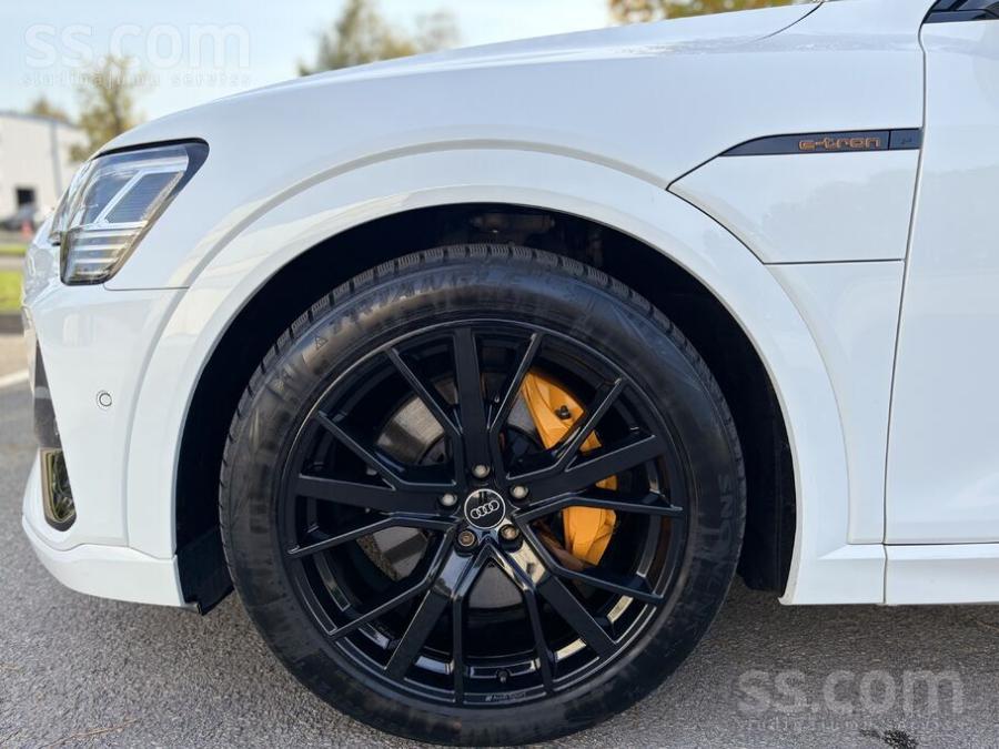Balts Audi E-Tron 2023 Rīga, ar dzinēja tilpumu 0.00 L un nobraukumu 32 tūkst. km par 34900 €, foto 20 vietnē AUTOMOTO.COM.LV