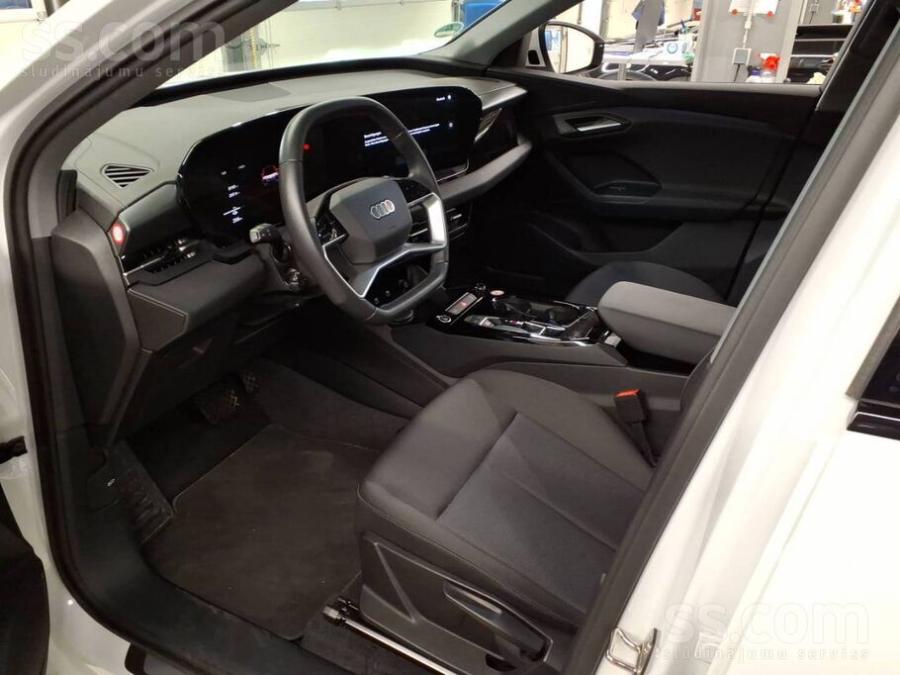 White Audi E-Tron 2024 in Riga, with an engine capacity of 0.00 L and mileage of 20 thousand km for 47900 €, photo 4 on AUTOMOTO.COM.LV