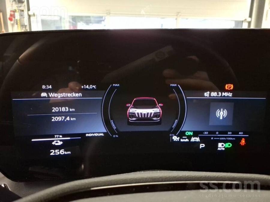 White Audi E-Tron 2024 in Riga, with an engine capacity of 0.00 L and mileage of 20 thousand km for 47900 €, photo 6 on AUTOMOTO.COM.LV