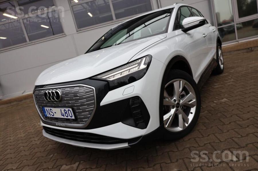 White Audi E-Tron 2024 in Riga, with an engine capacity of 0.00 L and mileage of 0 thousand km for 40995 €, photo 3 on AUTOMOTO.COM.LV