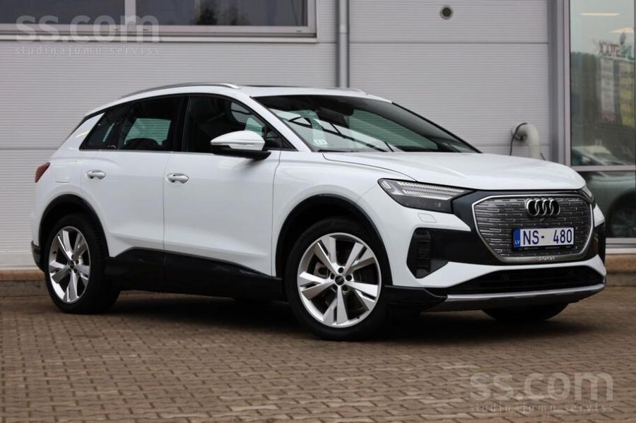 White Audi E-Tron 2024 in Riga, with an engine capacity of 0.00 L and mileage of 0 thousand km for 40995 €, photo 4 on AUTOMOTO.COM.LV