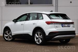 White Audi E-Tron 2024 in Riga, with an engine capacity of 0.00 L and mileage of 0 thousand km for 40995 €, photo 6 on AUTOMOTO.COM.LV