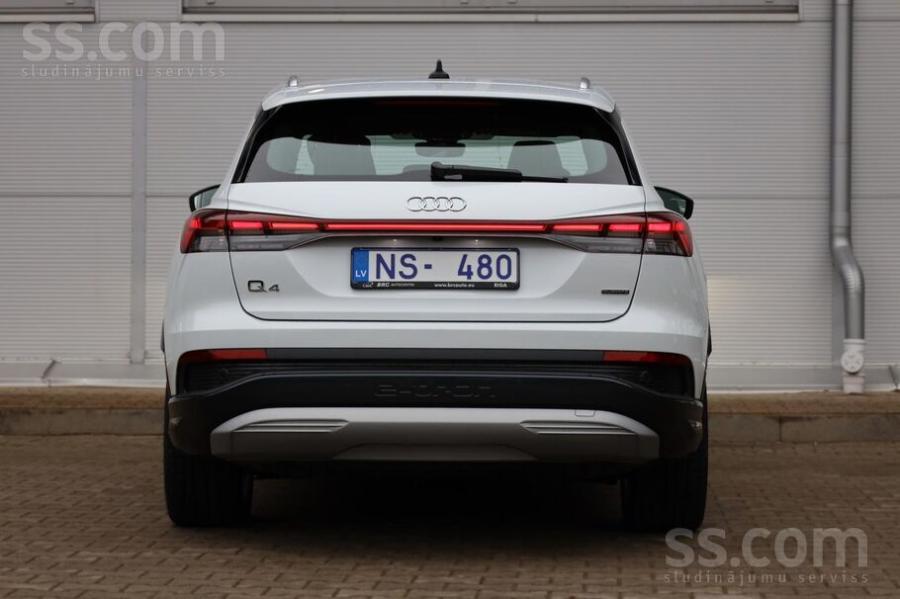 White Audi E-Tron 2024 in Riga, with an engine capacity of 0.00 L and mileage of 0 thousand km for 40995 €, photo 7 on AUTOMOTO.COM.LV