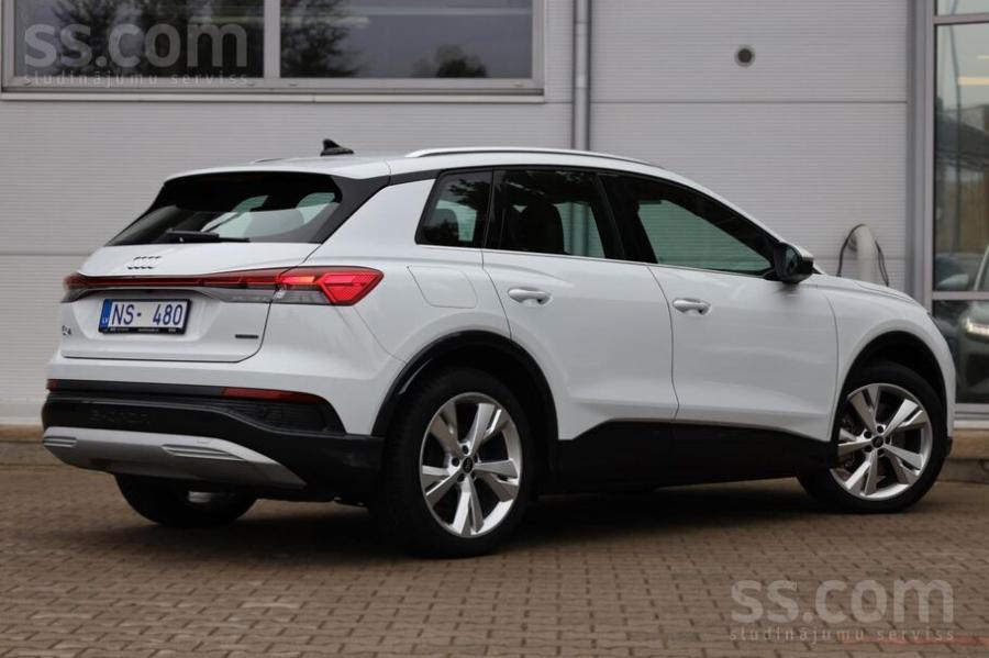 White Audi E-Tron 2024 in Riga, with an engine capacity of 0.00 L and mileage of 0 thousand km for 40995 €, photo 8 on AUTOMOTO.COM.LV