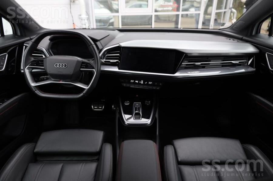 White Audi E-Tron 2024 in Riga, with an engine capacity of 0.00 L and mileage of 0 thousand km for 40995 €, photo 10 on AUTOMOTO.COM.LV
