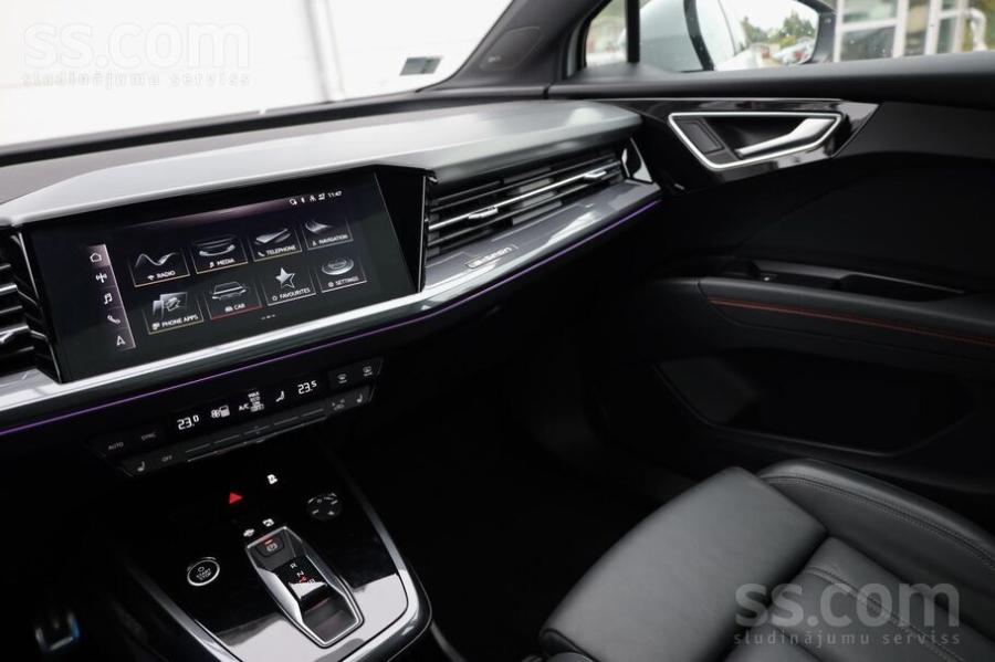 White Audi E-Tron 2024 in Riga, with an engine capacity of 0.00 L and mileage of 0 thousand km for 40995 €, photo 13 on AUTOMOTO.COM.LV