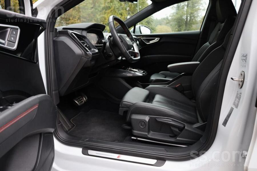 White Audi E-Tron 2024 in Riga, with an engine capacity of 0.00 L and mileage of 0 thousand km for 40995 €, photo 15 on AUTOMOTO.COM.LV