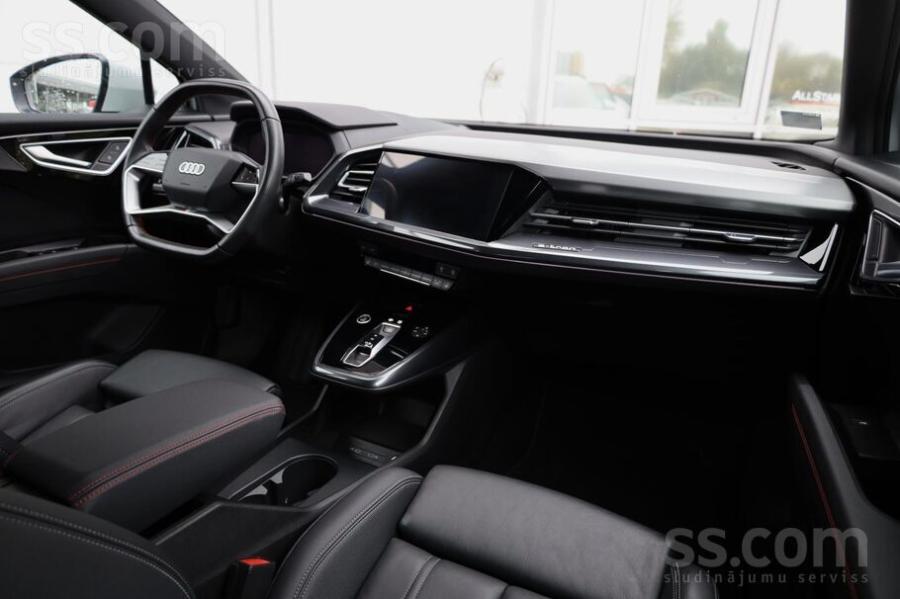 White Audi E-Tron 2024 in Riga, with an engine capacity of 0.00 L and mileage of 0 thousand km for 40995 €, photo 18 on AUTOMOTO.COM.LV