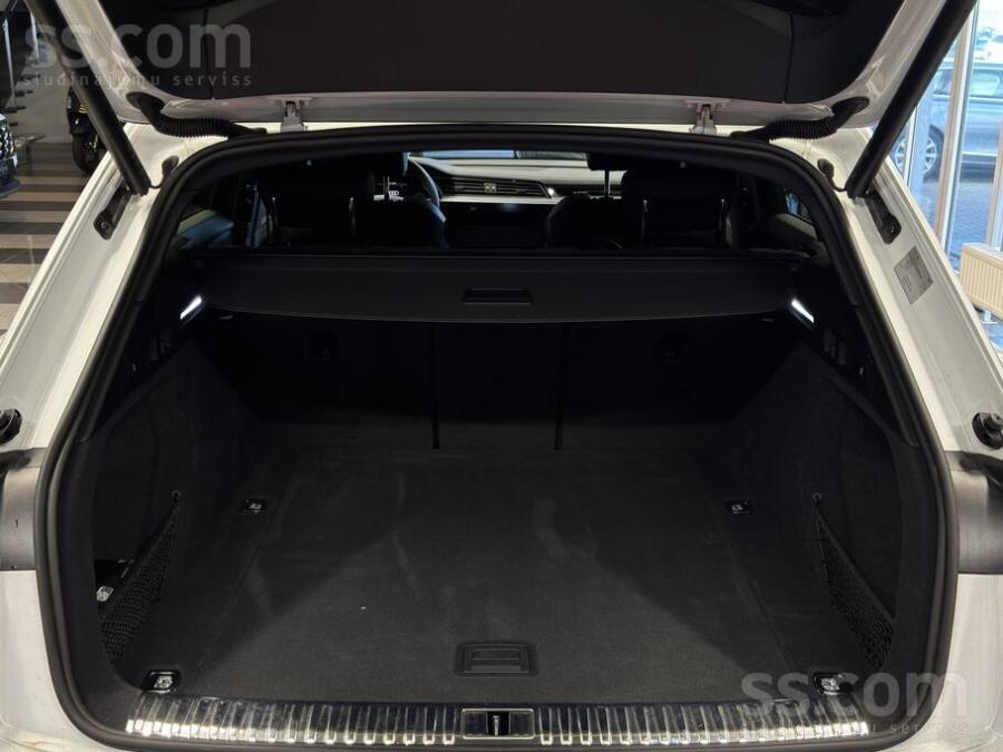 Balts Audi E-Tron 2024 Rīga, ar dzinēja tilpumu 0.00 L un nobraukumu 64 tūkst. km par 45990 €, foto 33 vietnē AUTOMOTO.COM.LV