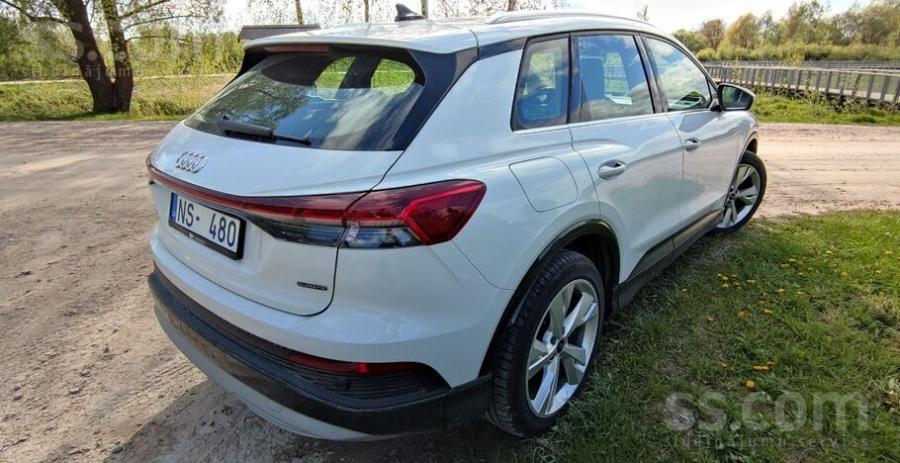 Balts Audi E-Tron 2024 Rīga, ar dzinēja tilpumu 0.00 L un nobraukumu 17 tūkst. km par 39900 €, foto 4 vietnē AUTOMOTO.COM.LV