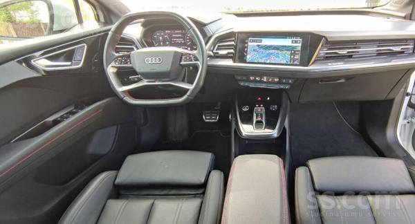 White Audi E-Tron 2024 in Riga, with an engine capacity of 0.00 L and mileage of 17 thousand km for 39900 €, photo 5 on AUTOMOTO.COM.LV