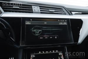 Белый Ауди E-Tron 2024 в Рига, объемом двигателя 0.00 л и пробегом 59 тыс. км за 46900 €, фото 19 на AUTOMOTO.COM.LV