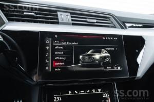 Белый Ауди E-Tron 2024 в Рига, объемом двигателя 0.00 л и пробегом 59 тыс. км за 46900 €, фото 23 на AUTOMOTO.COM.LV