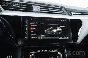 Белый Ауди E-Tron 2024 в Рига, объемом двигателя 0.00 л и пробегом 59 тыс. км за 46900 €, фото 24 на AUTOMOTO.COM.LV