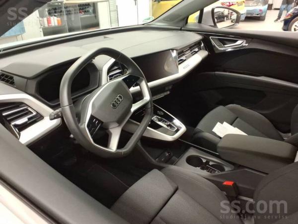 White Audi E-Tron 2025 in Riga, with an engine capacity of 0.00 L and mileage of 9 thousand km for 44690 €, photo 3 on AUTOMOTO.COM.LV