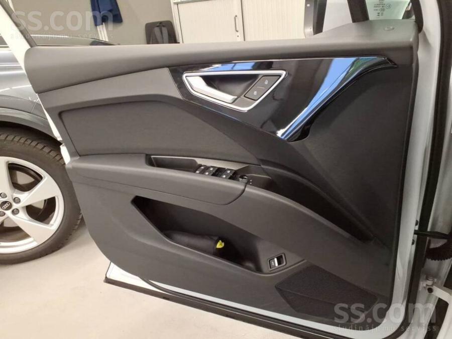 Balts Audi E-Tron 2025 Rīga, ar dzinēja tilpumu 0.00 L un nobraukumu 9 tūkst. km par 44690 €, foto 8 vietnē AUTOMOTO.COM.LV