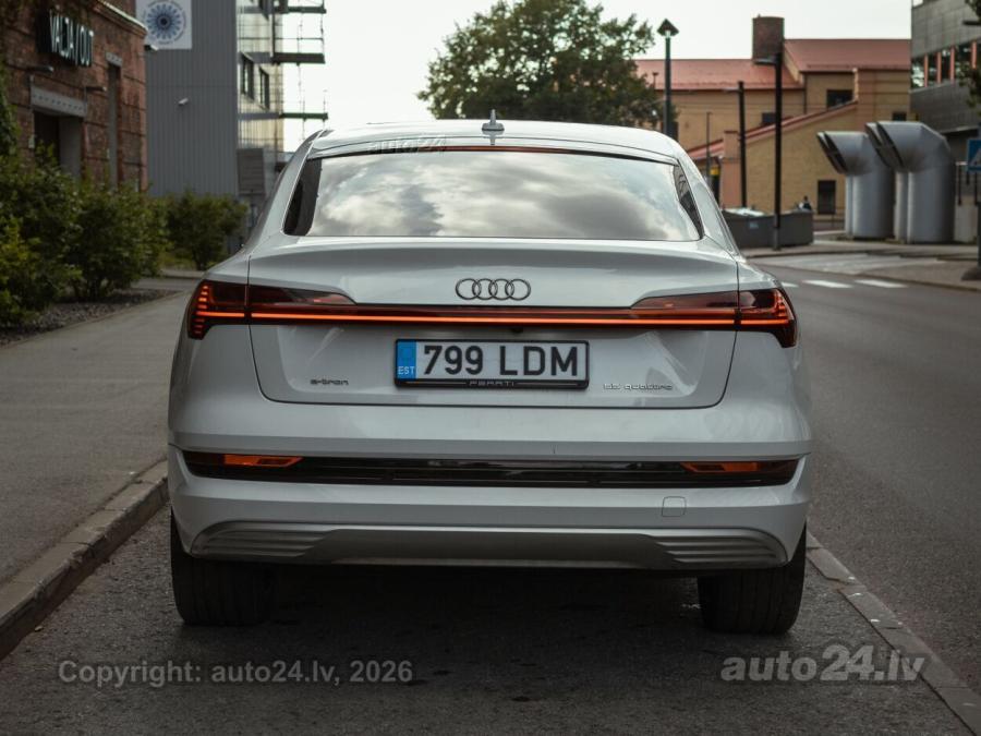 Balts Audi E-Tron 2020 Tallina, ar dzinēja tilpumu 0.00 L un nobraukumu 105 tūkst. km par 36900 €, foto 6 vietnē AUTOMOTO.COM.LV