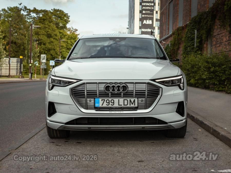 Balts Audi E-Tron 2020 Tallina, ar dzinēja tilpumu 0.00 L un nobraukumu 105 tūkst. km par 36900 €, foto 7 vietnē AUTOMOTO.COM.LV