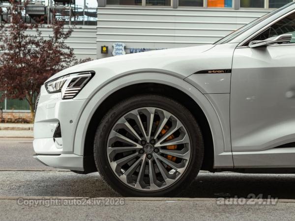 Balts Audi E-Tron 2020 Tallina, ar dzinēja tilpumu 0.00 L un nobraukumu 105 tūkst. km par 36900 €, foto 10 vietnē AUTOMOTO.COM.LV
