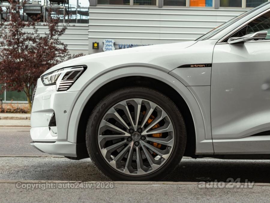 Balts Audi E-Tron 2020 Tallina, ar dzinēja tilpumu 0.00 L un nobraukumu 105 tūkst. km par 36900 €, foto 10 vietnē AUTOMOTO.COM.LV