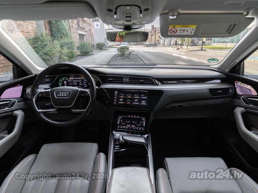 Balts Audi E-Tron 2020 Tallina, ar dzinēja tilpumu 0.00 L un nobraukumu 105 tūkst. km par 36900 €, foto 11 vietnē AUTOMOTO.COM.LV