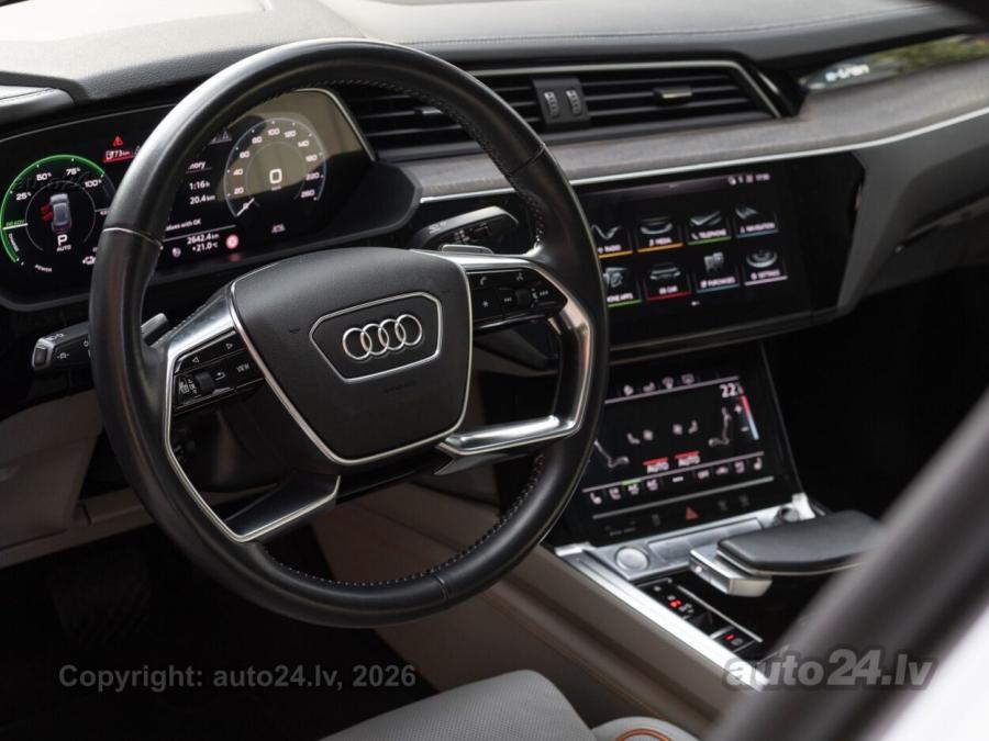 Balts Audi E-Tron 2020 Tallina, ar dzinēja tilpumu 0.00 L un nobraukumu 105 tūkst. km par 36900 €, foto 12 vietnē AUTOMOTO.COM.LV