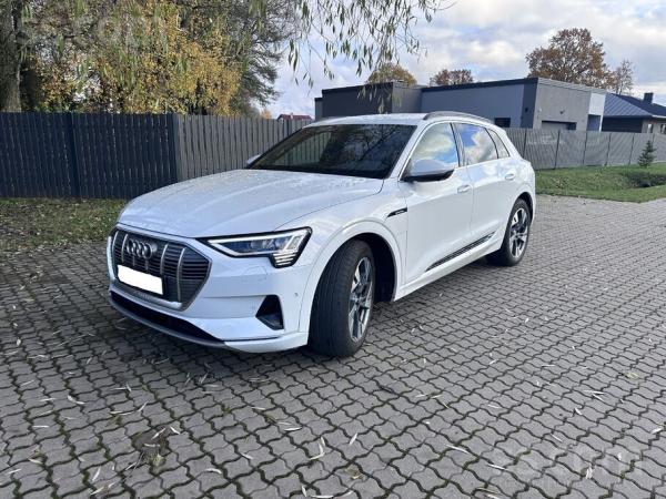 White Audi E-Tron 2021 in Riga, with an engine capacity of 0.00 L and mileage of 50 thousand km for 35950 €, photo 1 on AUTOMOTO.COM.LV