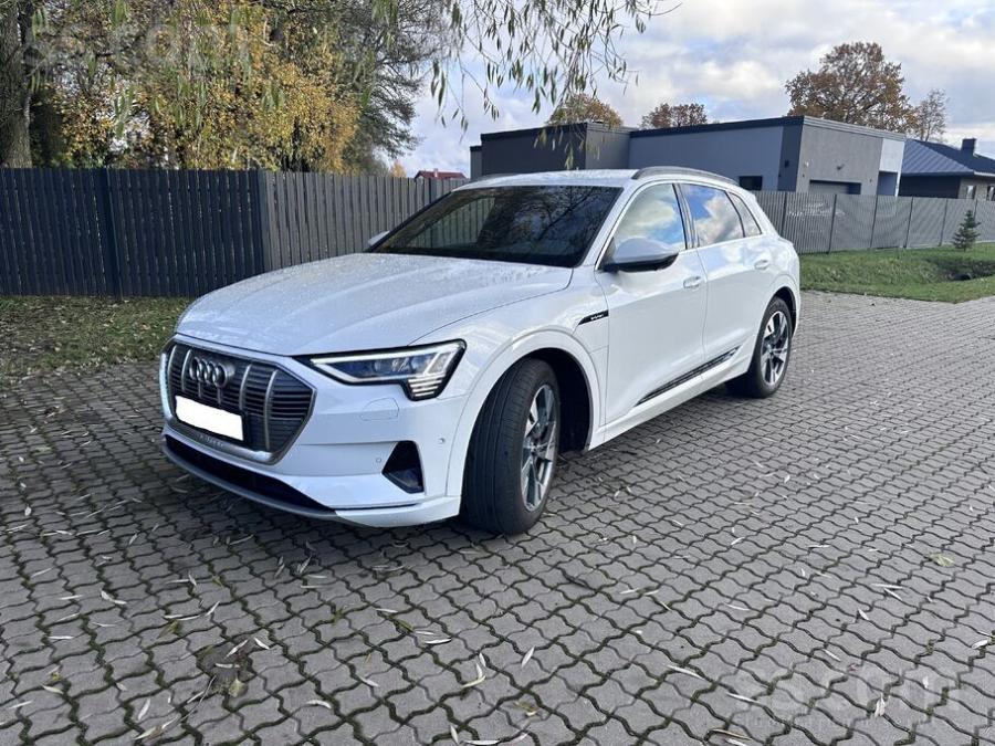 Balts Audi E-Tron 2021 Rīga, ar dzinēja tilpumu 0.00 L un nobraukumu 50 tūkst. km par 35950 €, foto 1 vietnē AUTOMOTO.COM.LV