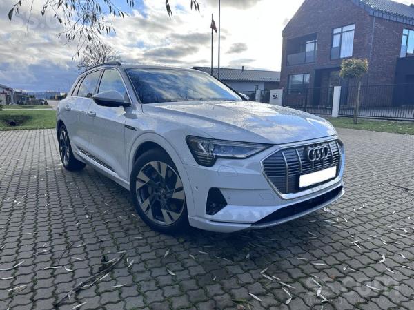 White Audi E-Tron 2021 in Riga, with an engine capacity of 0.00 L and mileage of 50 thousand km for 35950 €, photo 4 on AUTOMOTO.COM.LV