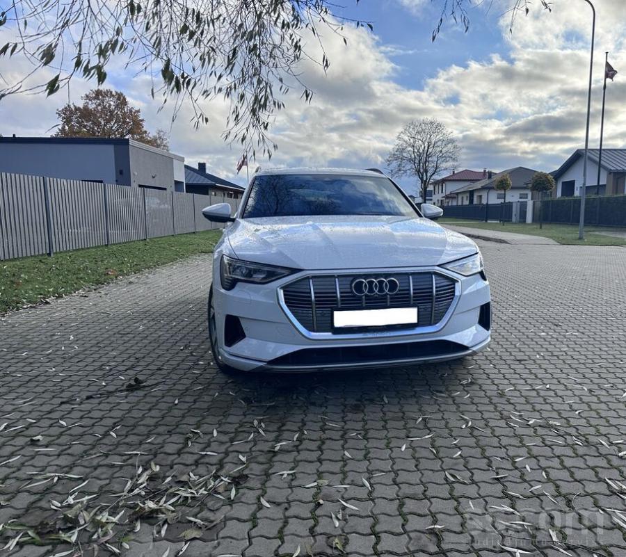 Balts Audi E-Tron 2021 Rīga, ar dzinēja tilpumu 0.00 L un nobraukumu 50 tūkst. km par 35950 €, foto 6 vietnē AUTOMOTO.COM.LV