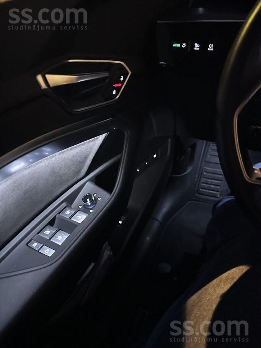 Balts Audi E-Tron 2021 Rīga, ar dzinēja tilpumu 0.00 L un nobraukumu 50 tūkst. km par 35950 €, foto 23 vietnē AUTOMOTO.COM.LV