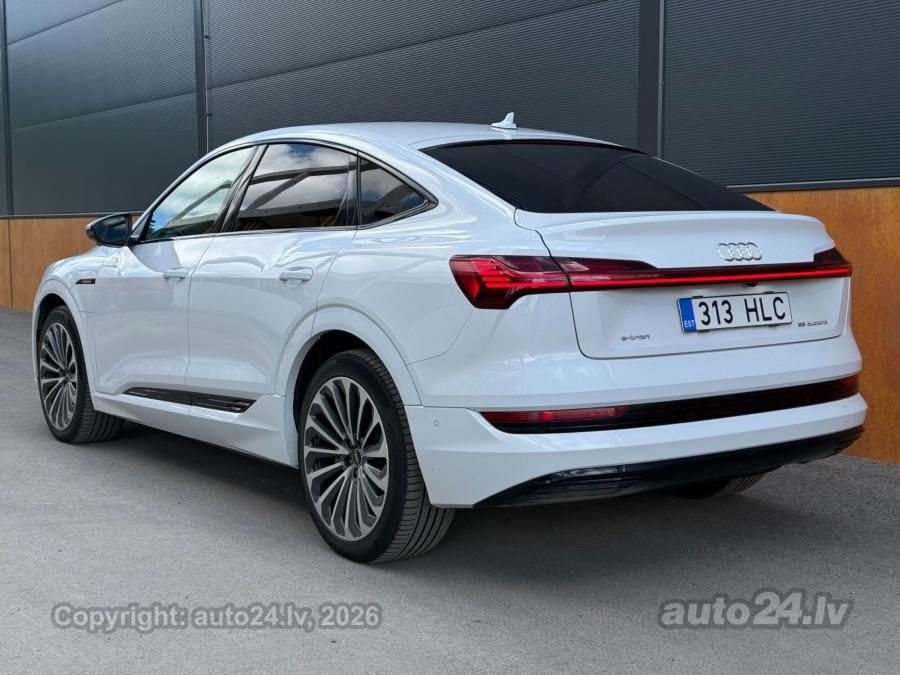Белый Ауди E-Tron 2021 в Таллин, объемом двигателя 0.00 л и пробегом 86 тыс. км за 31900 €, фото 5 на AUTOMOTO.COM.LV