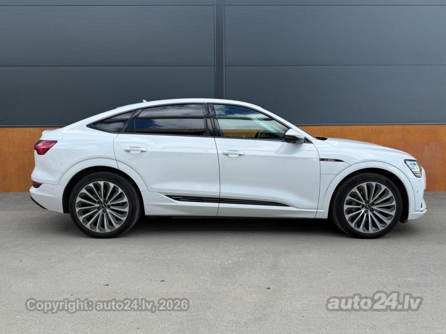Белый Ауди E-Tron 2021 в Таллин, объемом двигателя 0.00 л и пробегом 86 тыс. км за 31900 €, фото 7 на AUTOMOTO.COM.LV