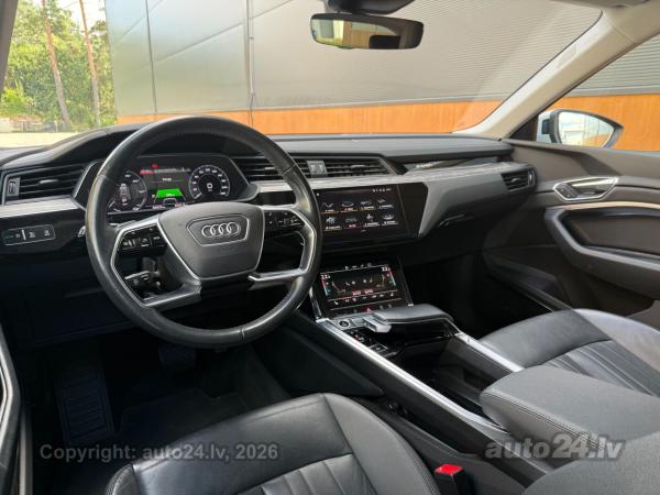Balts Audi E-Tron 2021 Tallina, ar dzinēja tilpumu 0.00 L un nobraukumu 86 tūkst. km par 31900 €, foto 7 vietnē AUTOMOTO.COM.LV