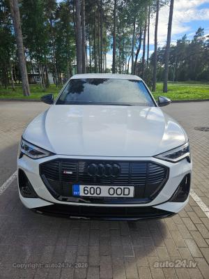 Balts Audi E-Tron 2022 Tallina, ar dzinēja tilpumu 0.00 L un nobraukumu 30 tūkst. km par 39300 €, foto  vietnē AUTOMOTO.COM.LV