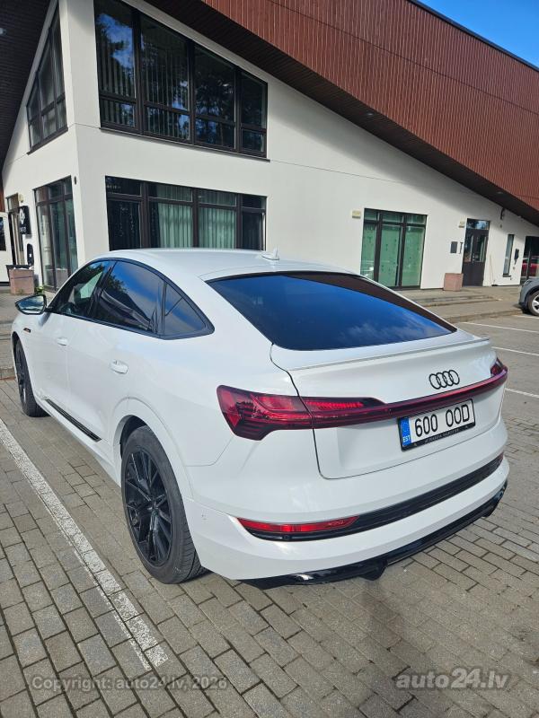 Balts Audi E-Tron 2022 Tallina, ar dzinēja tilpumu 0.00 L un nobraukumu 30 tūkst. km par 39300 €, foto 5 vietnē AUTOMOTO.COM.LV
