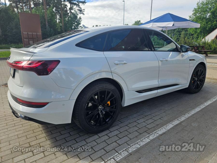 Balts Audi E-Tron 2022 Tallina, ar dzinēja tilpumu 0.00 L un nobraukumu 30 tūkst. km par 39300 €, foto 7 vietnē AUTOMOTO.COM.LV